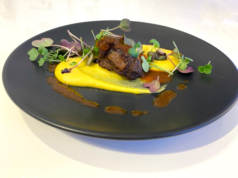 Naudan poskia ja kurpitsapyrettä – Hifistelijän keittokirja